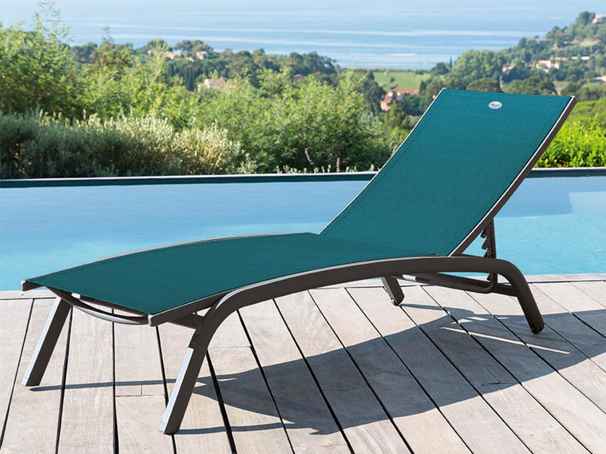 Comment choisir son transat de jardin et de piscine